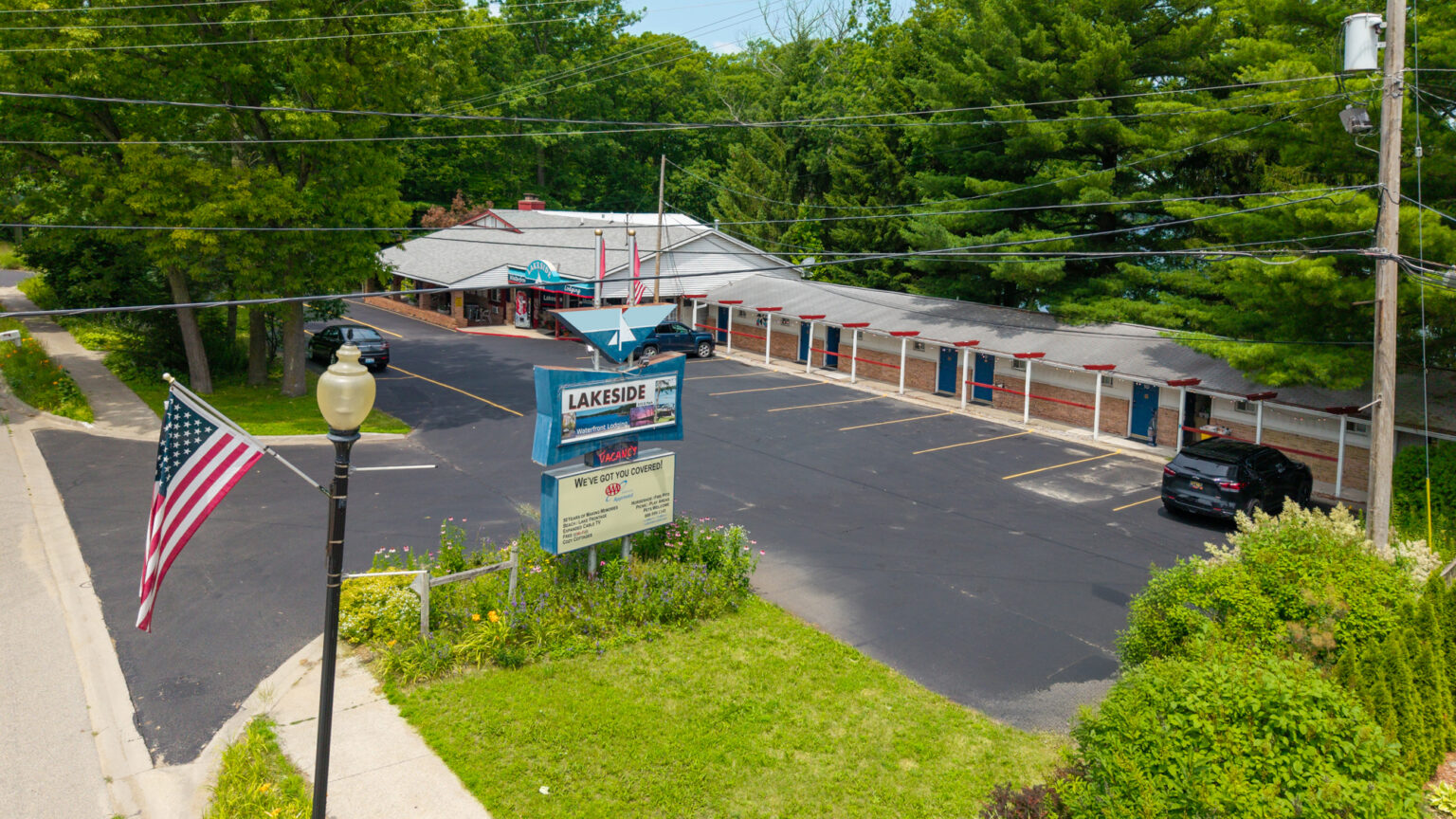 Home - Lakeside Motel & Cottages