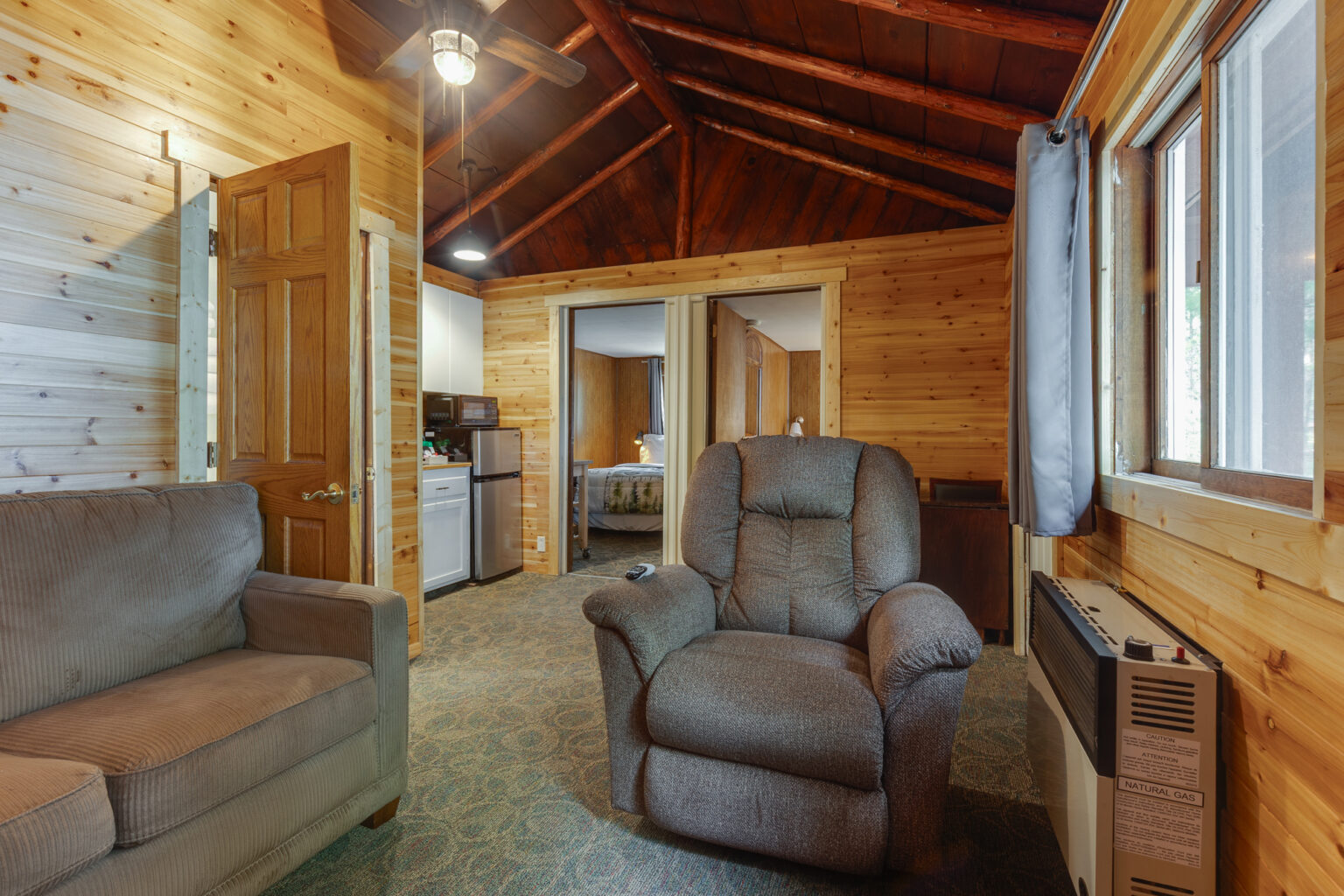 Home - Lakeside Motel & Cottages